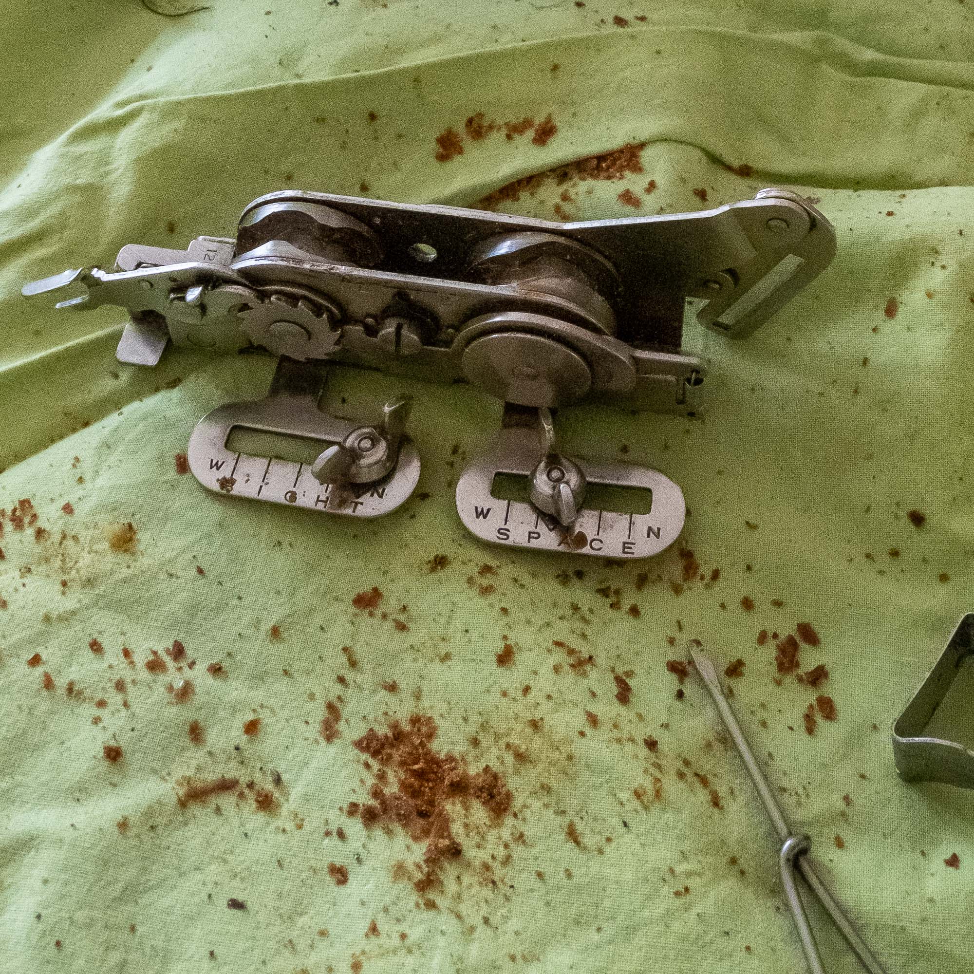 Repairing a Singer Buttonholer from the 1940’s | Beautiful Things