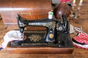 Servicing a vintage Singer sewing machine | Beautiful Things