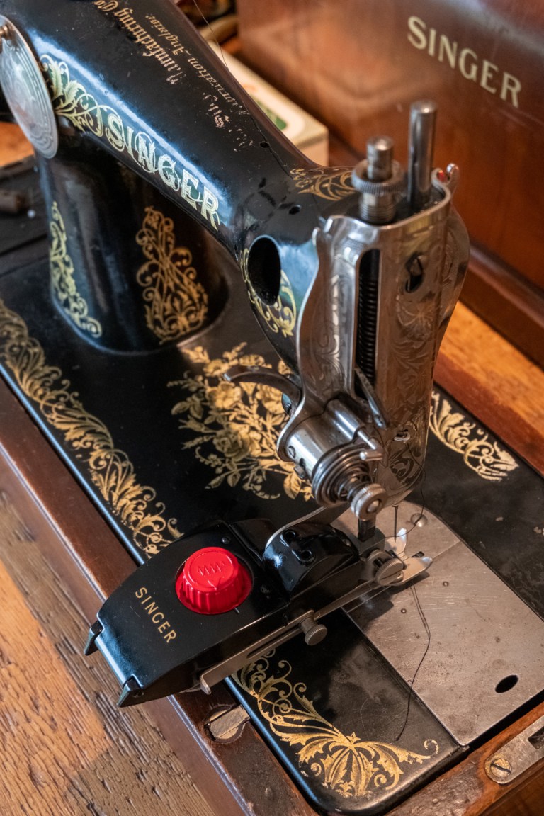 The Magical World of Singer attachments: The ZigZagger! | Beautiful Things