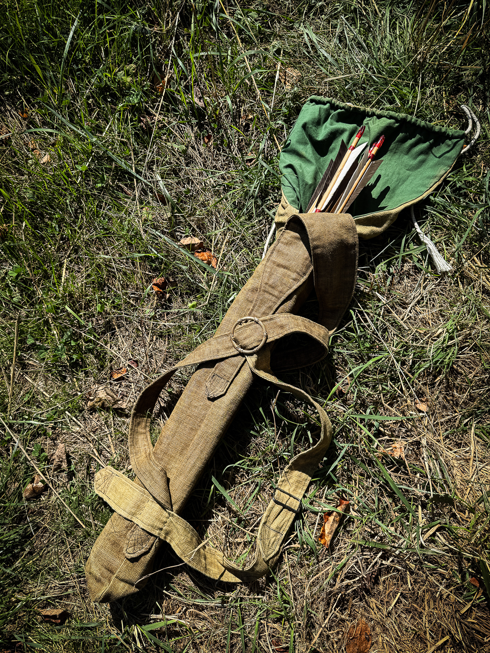 Sewing an archery set: quiver, bow case and gloves | Beautiful Things